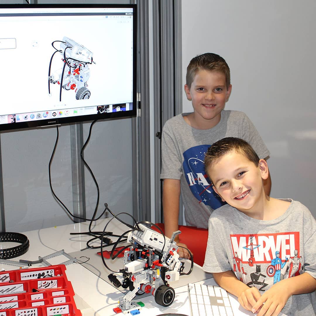 How to Pick the Best Engineering Program for Homeschool Kids | brickLAB